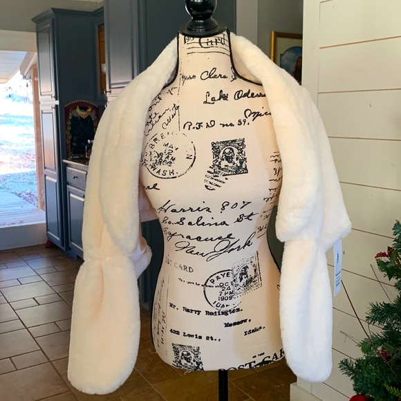 Jackets & Coats | Nwt Faux Fur Formal Wrapshawl | Poshmark